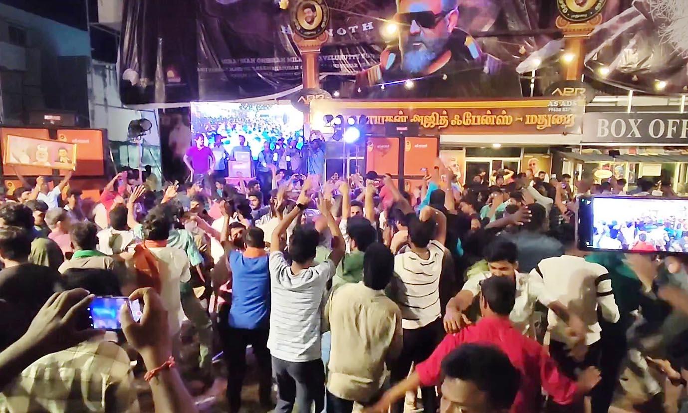 மதுரை தியேட்டர்களில் அஜித்-விஜய் ரசிகர்கள் ஆரவாரம் | MADURAI NEWS Ajith ...