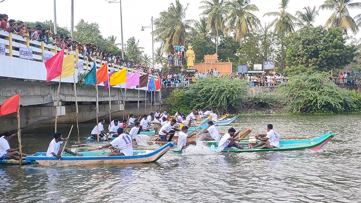 காரைக்காலில் மீனவ கிராமங்களுக்கு இடையேயான கார்னிவல் படகு போட்டி ...